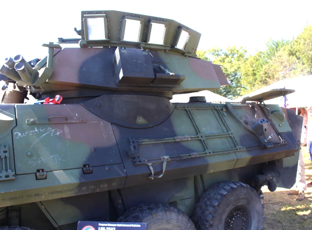 WarWheels.Net - LAV 25A2 Photos